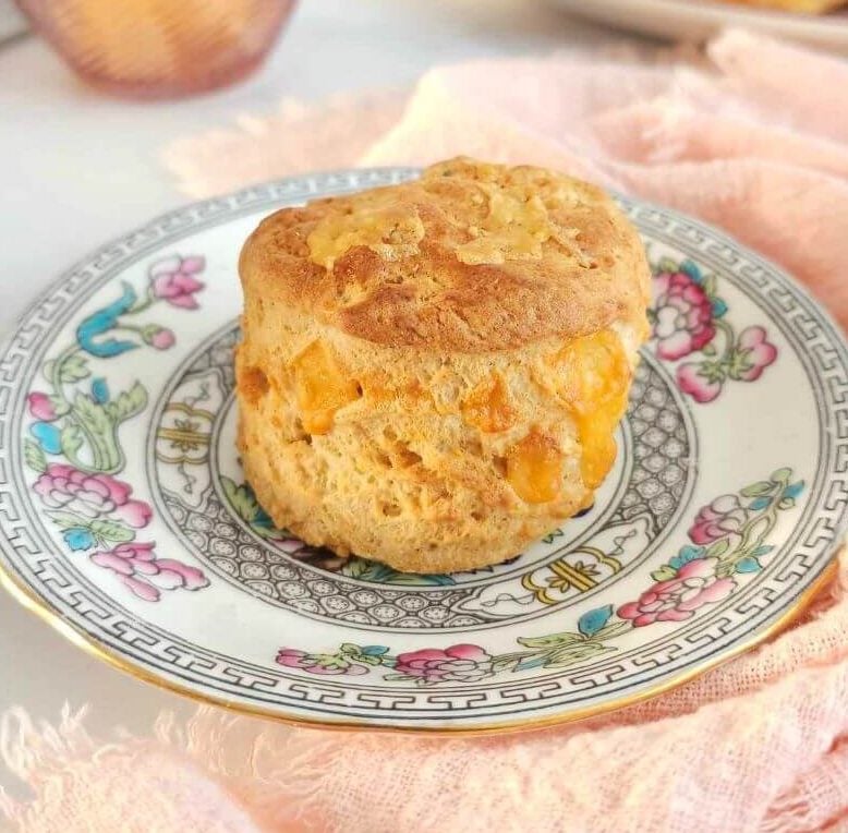 single cheese scone plated b – Caroline's Easy Baking Lessons