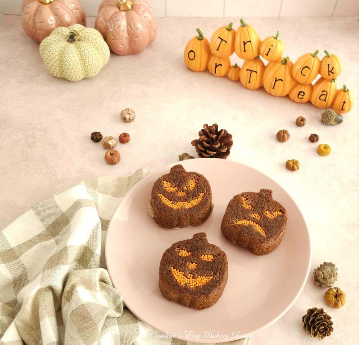 pumpkin mini cake 3bb – Caroline's Easy Baking Lessons